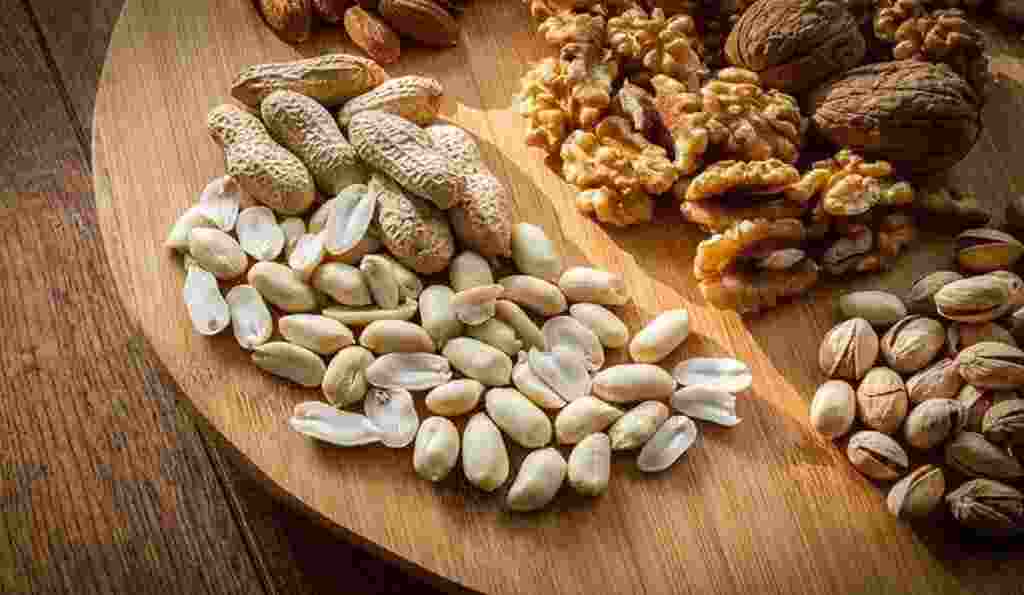 Groundnut - Best 10 Benefits & Side Effects of Eating Peanuts
